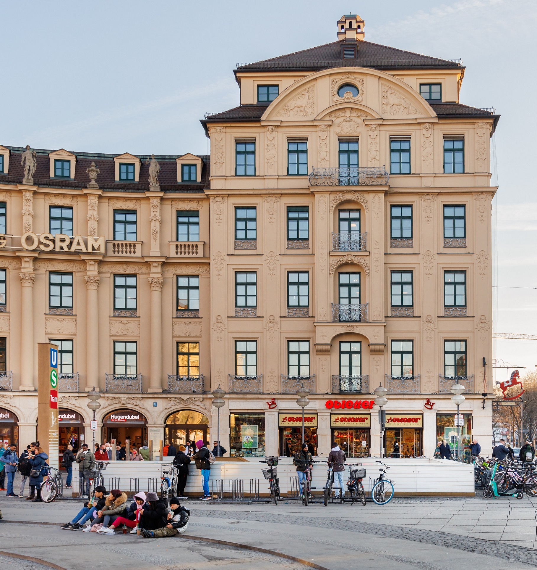 Eine Institution bleibt: Bayerische Hausbau und Müller verlängern ...
